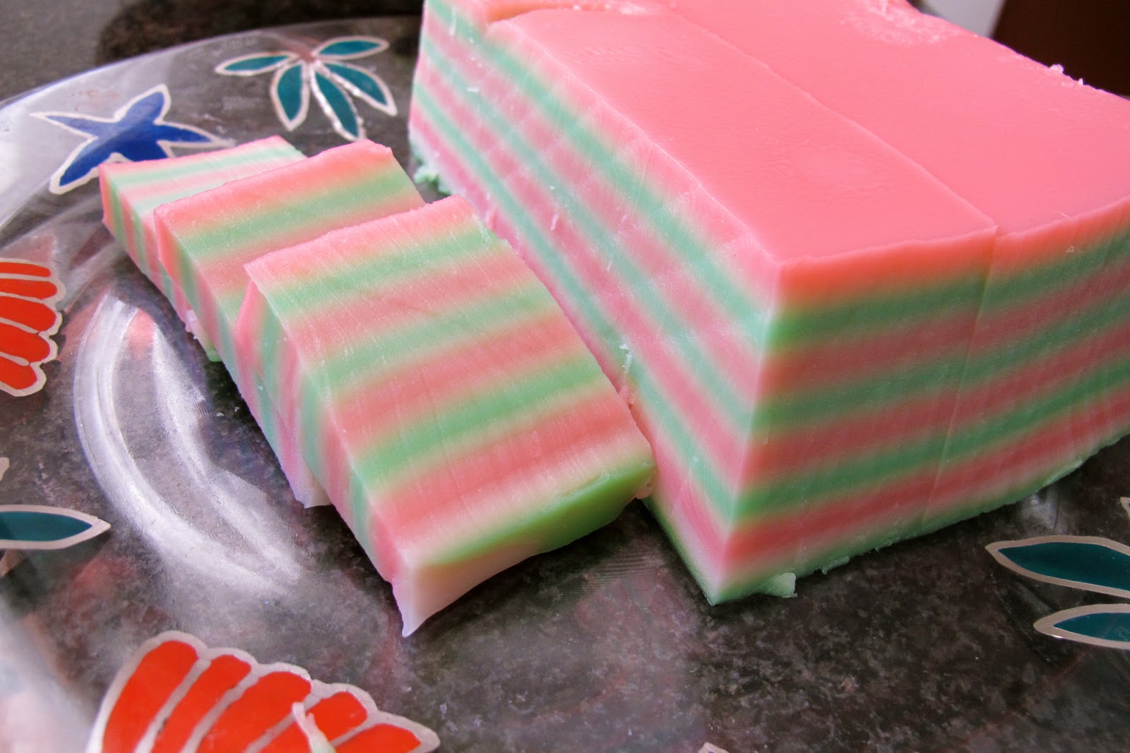 Kreasi Dapur Iis Sukendar: Kue Lapis Beras