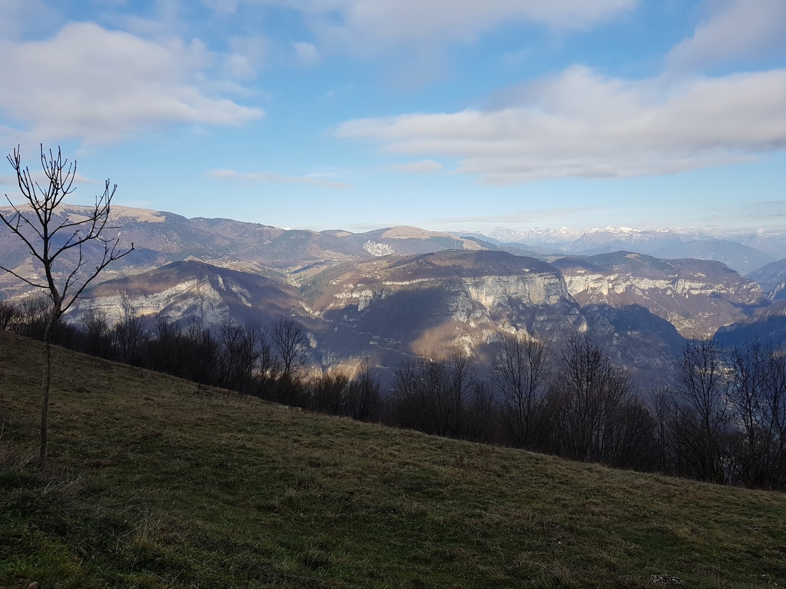 Su strade e sentieri: COL D'ASTIAGO (m. 1.241) - SENTIERO DEL VU - Val ...