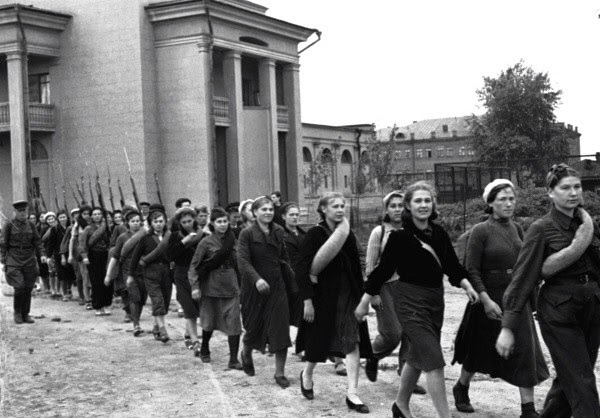1943. The Women Doing the Labor in Moscow
