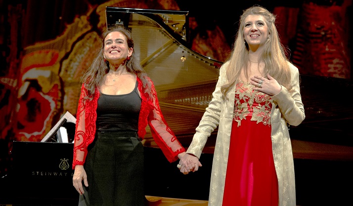 Paula Almerares y Karin Lechner en el Teatro Colón : Compromiso emocional
