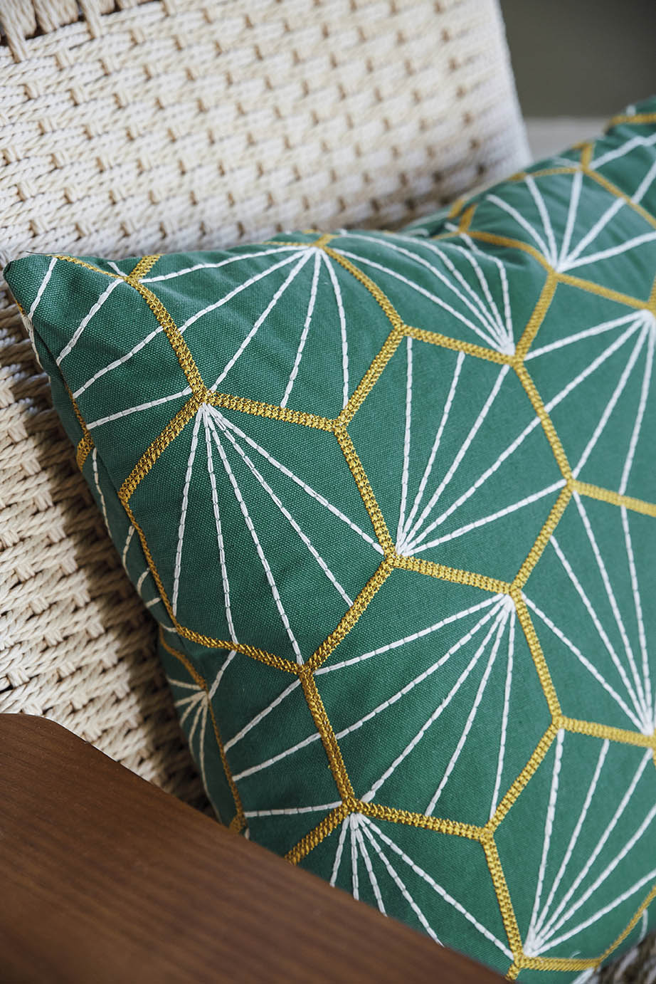 SCION presenta su nueva colección de telas y papeles pintados Japandi