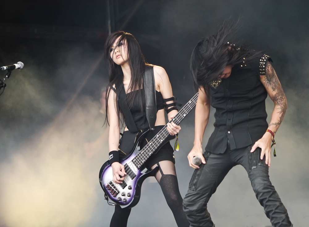 Doris Yeh Chothonic, Bassist Black Metal Tercantik Yang Juga Model FHM ...