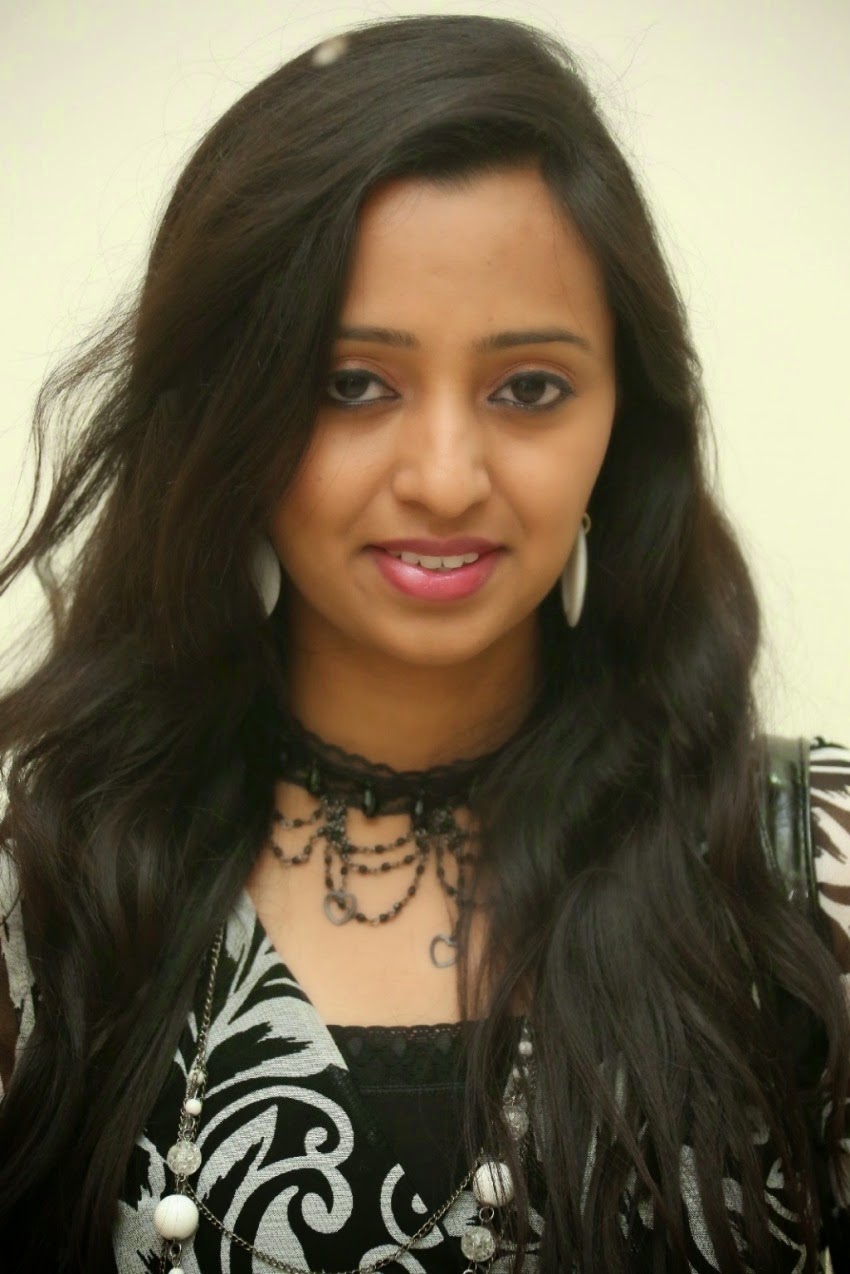 Singer Malavika Latest Images - Cine Gallery