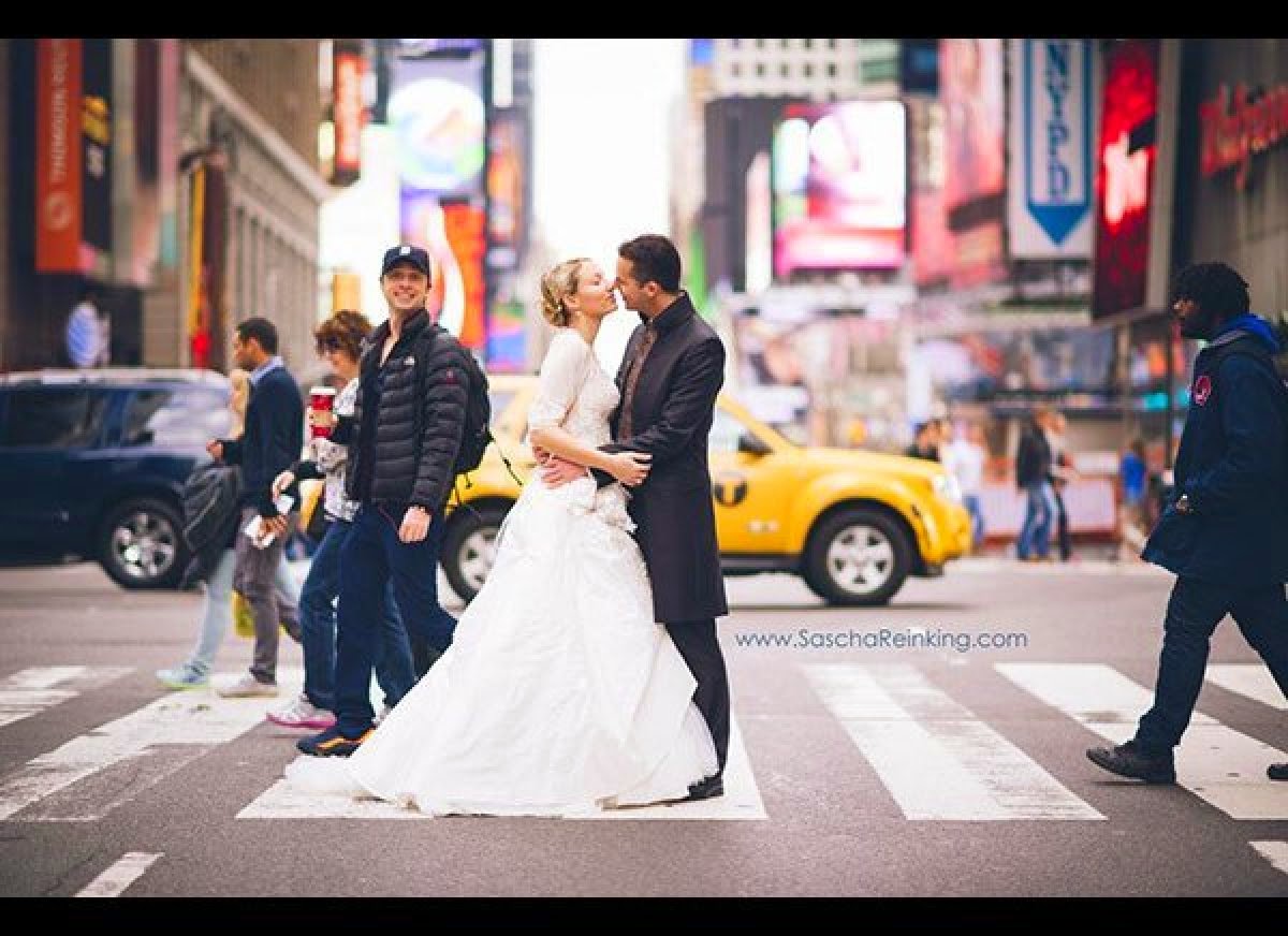 Solid Planet: The Funniest Wedding Photobombs (13 PHOTOS)