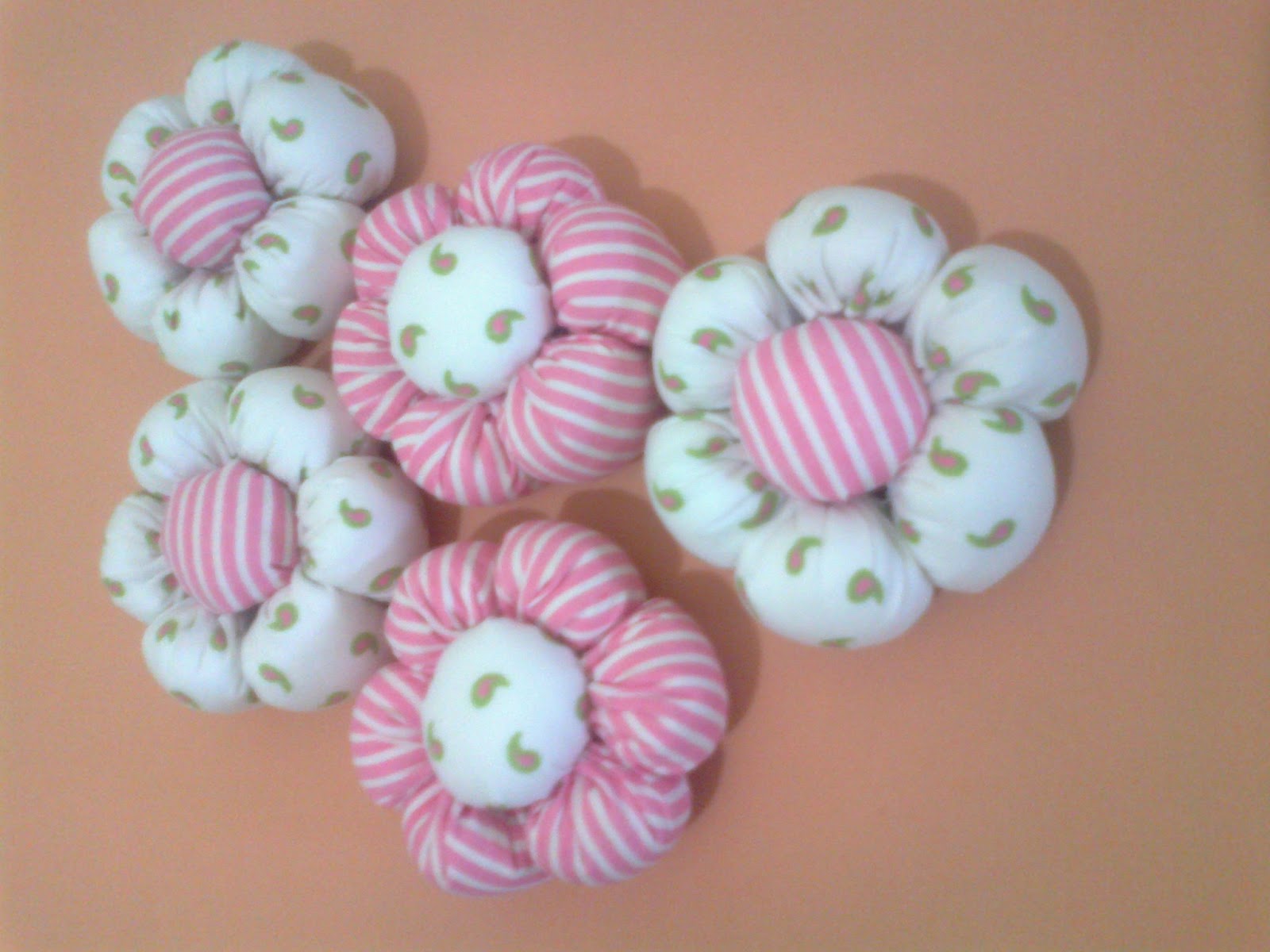 Lena Arts Artesanato: Flores de fuxico