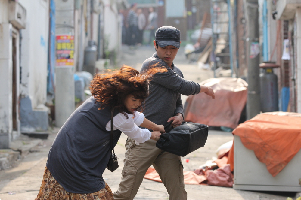 Modern Korean Cinema: BIFF 2012: Azooma (공정사회, Gongjeongsahwi) 2012