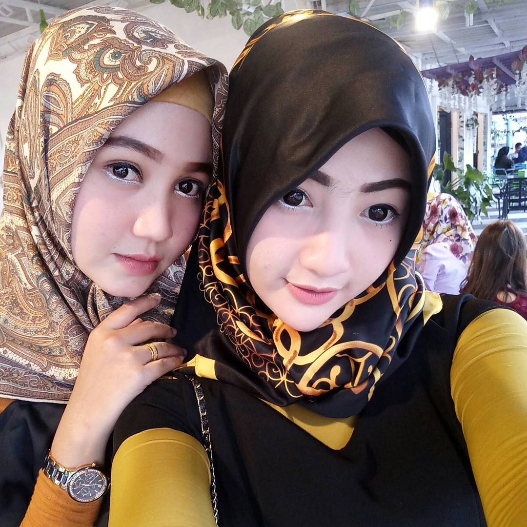Cewek Cewek Jilbab Manis Manja - CantikaMagz