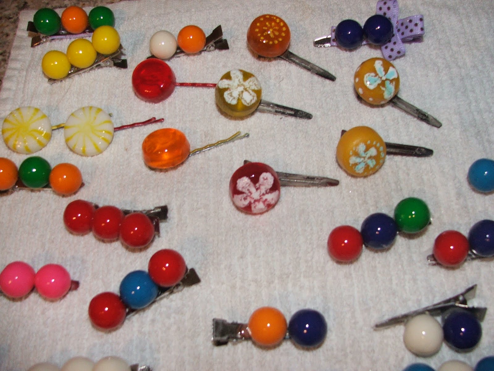 The art of living!: Candy hair clips!