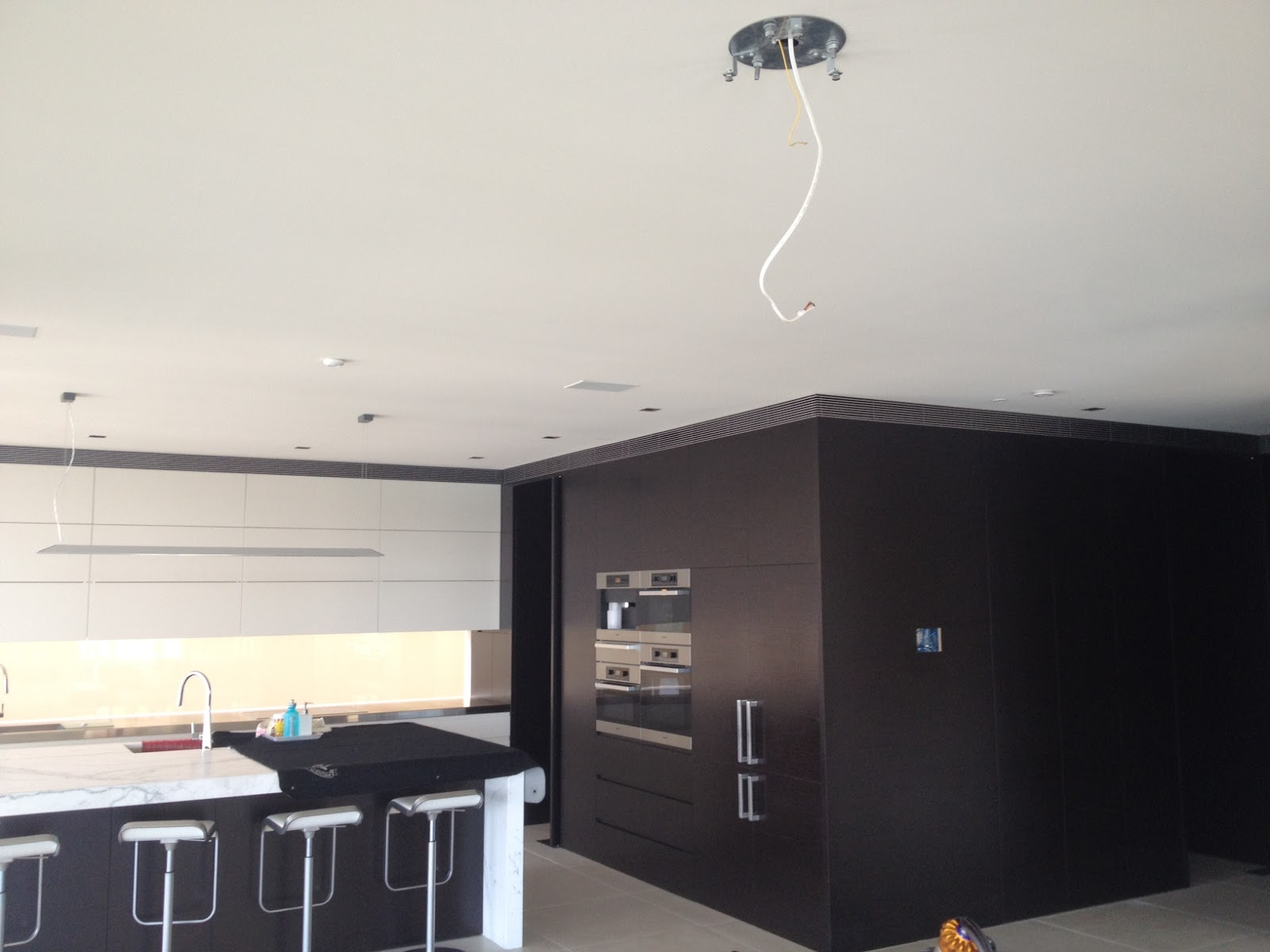 FLANGELESS LINEAR BAR GRILLES