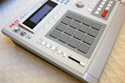 MATRIXSYNTH: Roger Linn Akai MPC-3000 Sampler