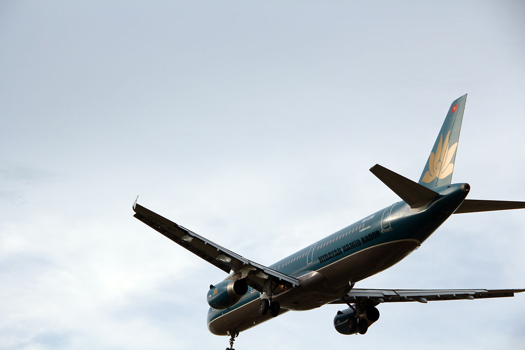 Nurul Hidayah: Plane Spotting: Aircraft Compilation "VN/ MH/ AK/ OD"