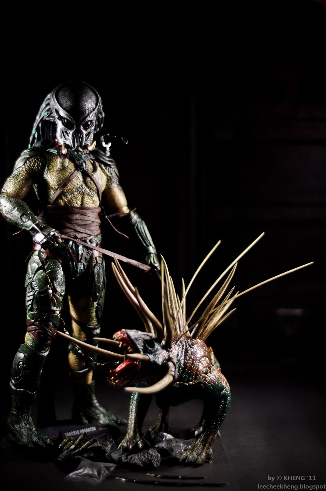 MY HOT TOYS COLLECTION & PHOTOGRAPHY: hot toys tracker predator with hound