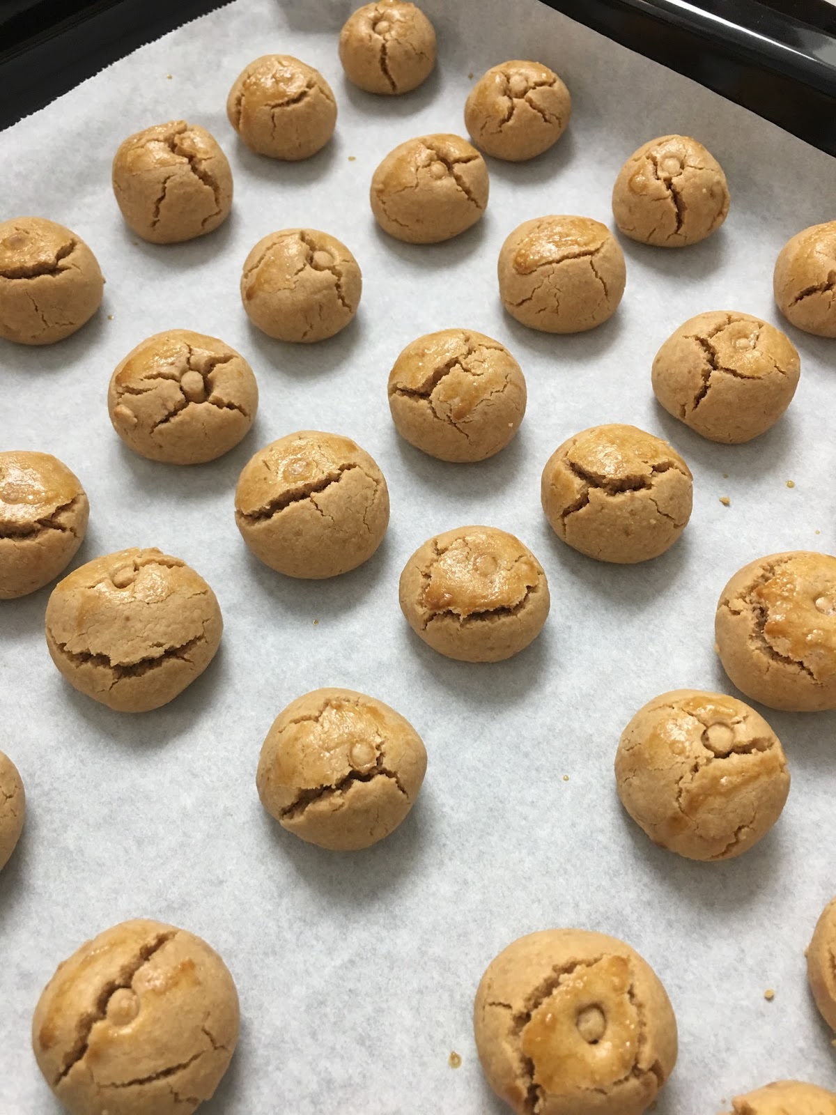 Mommy In Kitchen: Traditional Chinese Peanut Cookie