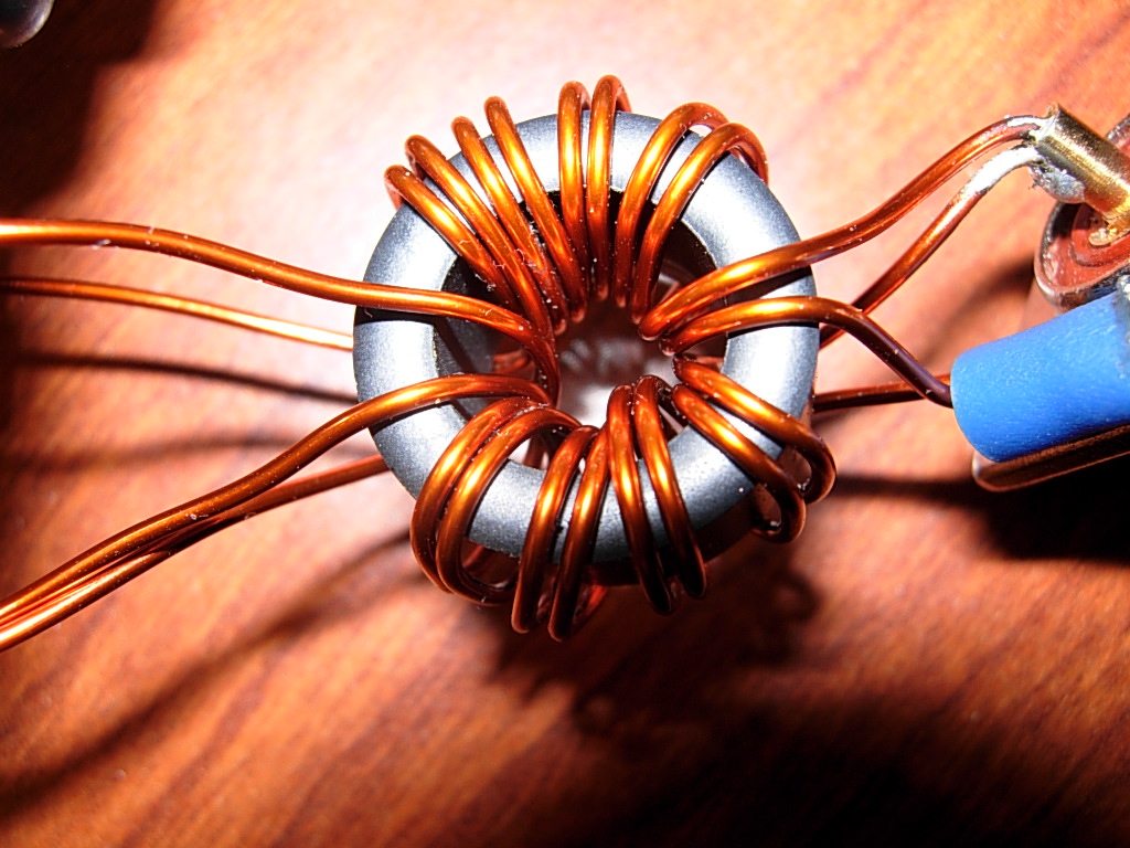 W7YV Ham Radio: RF Baluns and 20M Vertical Antenna Photos