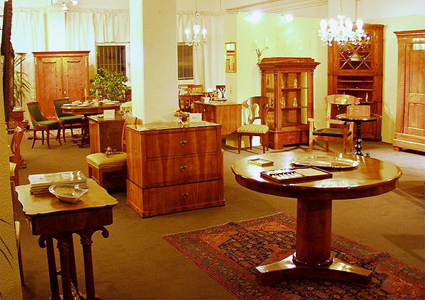 Antiquitäten-im-Taunus: Der Robert Jupe Tisch, einmal im Leben