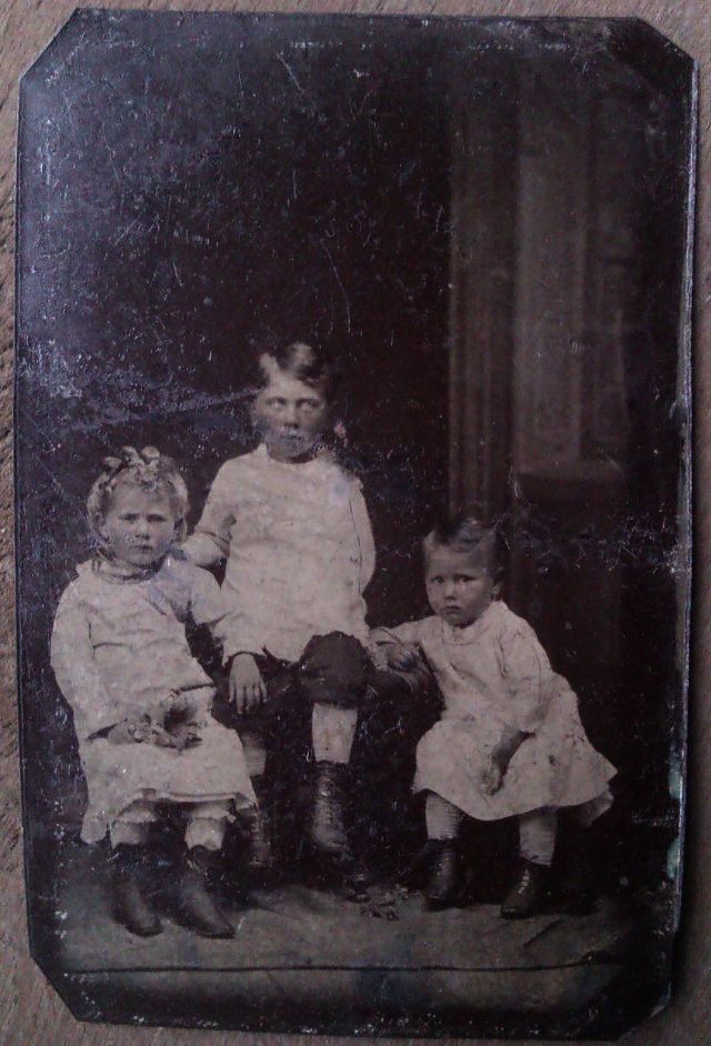 The Spooky Victorian: Portrait Pictures of Eerie Children From the 19th ...
