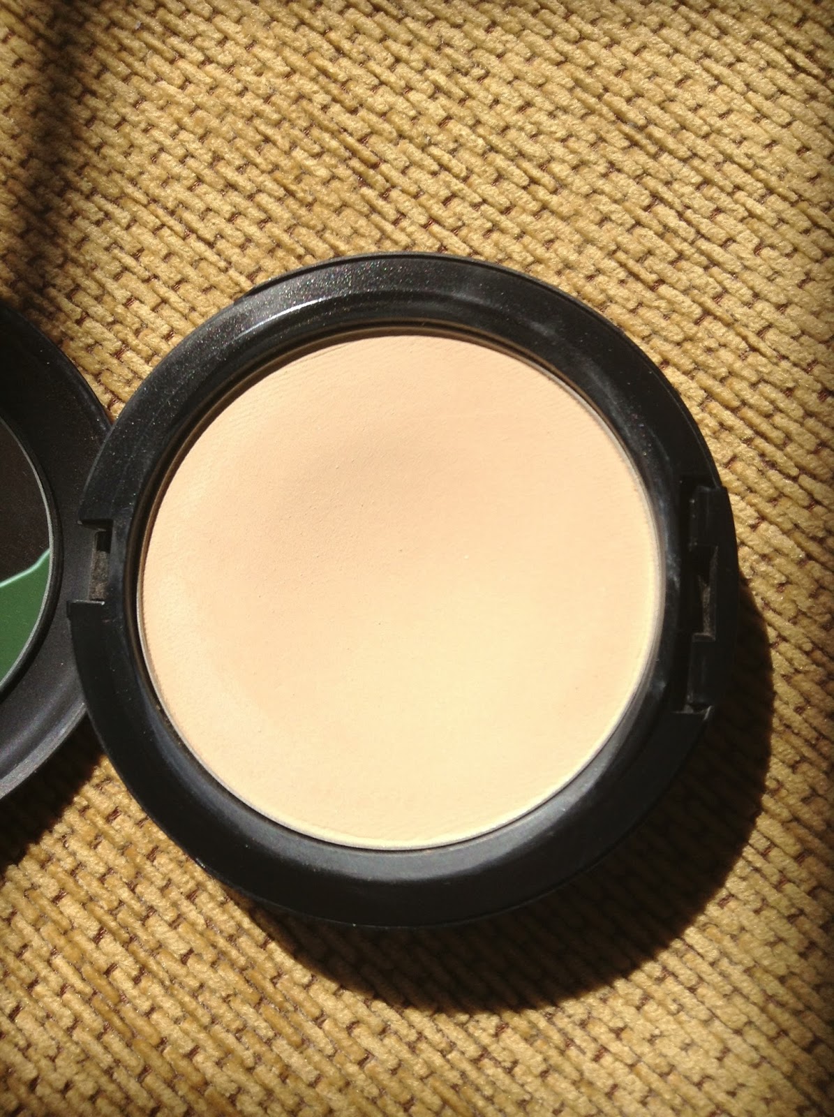 Daily Dose of Amelie : MAC Studio Fix Powder Plus Foundation in C2 ...