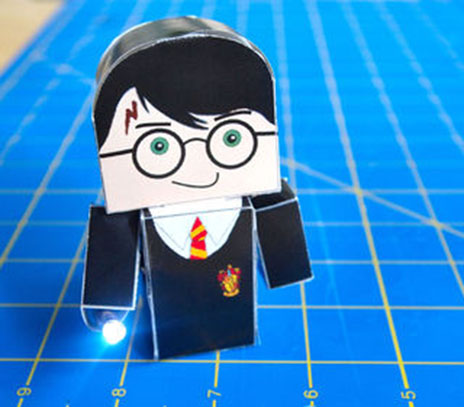 Harry Potter: Harry with LED Wand Paper Toy | Paperized Crafts