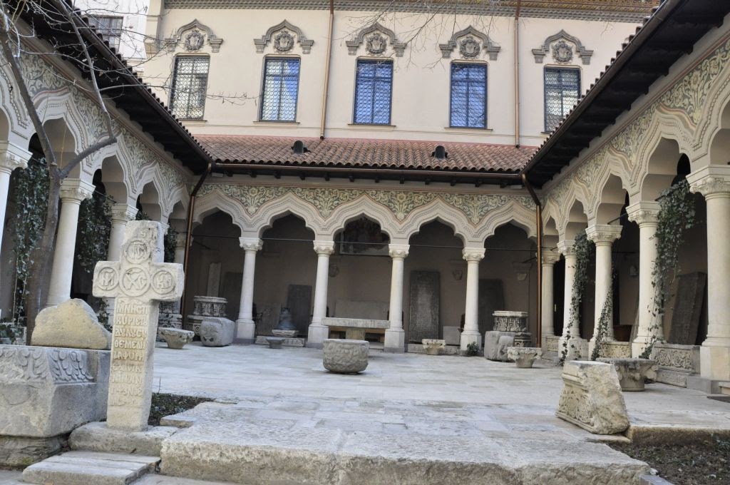 Turist în București: Strada Stavropoleos - Centrul Vechi - Bucuresti