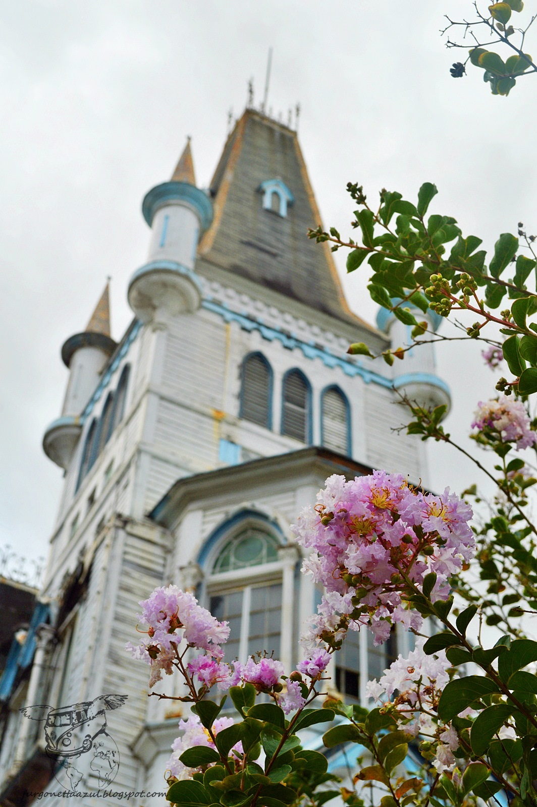 FURGONETA AZUL: GEORGETOWN, CAPITAL DE GUYANA.