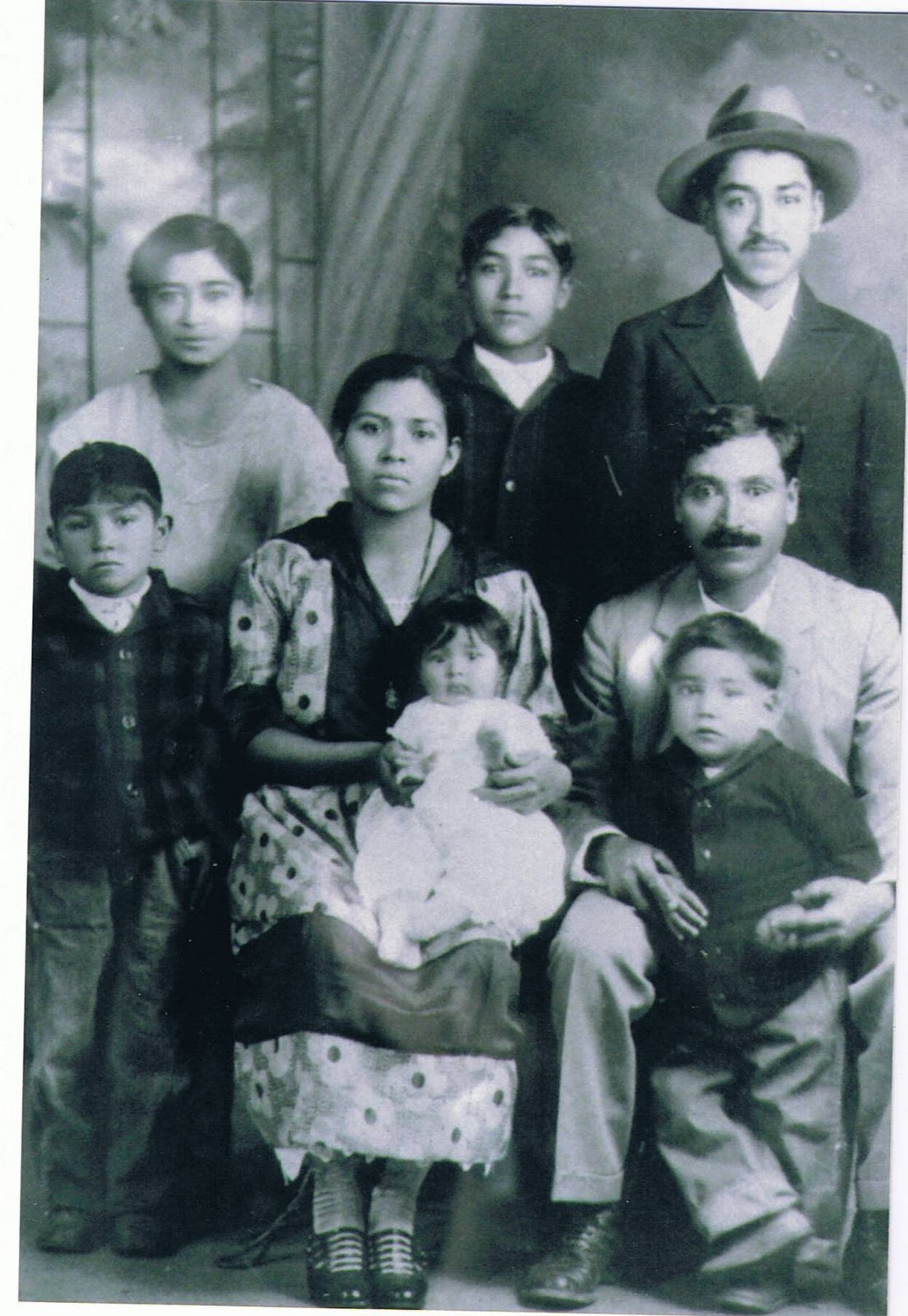 Building la Familia de Gonzales Genealogy: Gonzales Photos-Pg 1