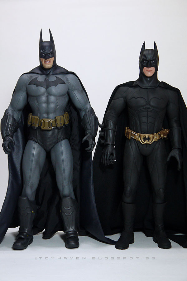 toyhaven: Comparison pictures of Hot Toys 1:6 Batman figures - Dark ...