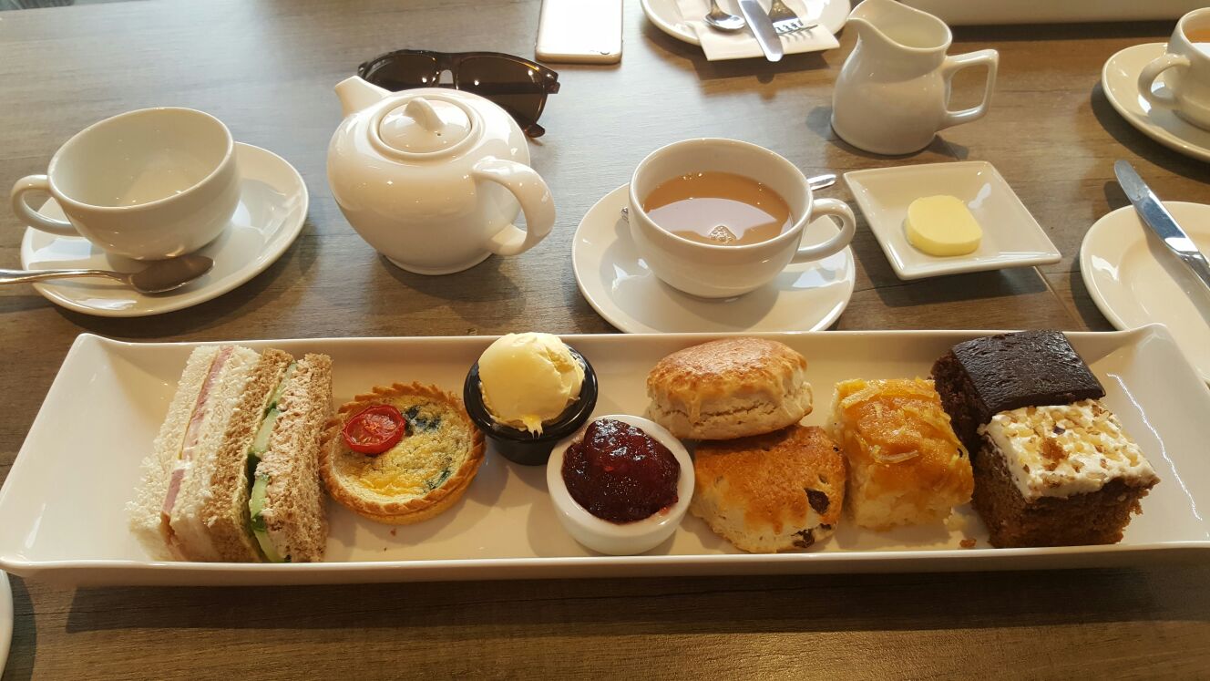 Afternoon Tea - yes please! | Mummabstylish