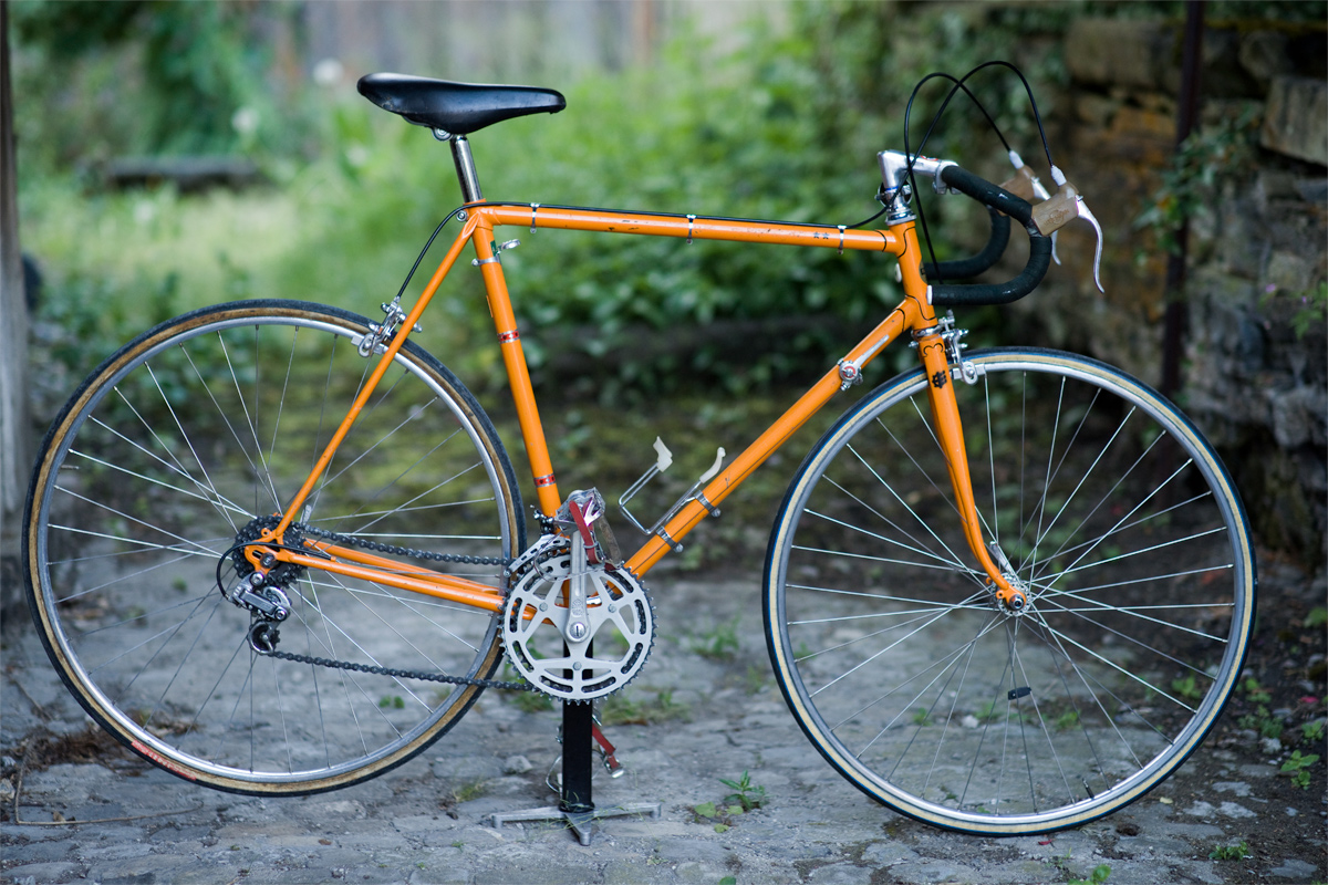 Zugzwang: 70s Mairag in Orange - Vintage Rennrad mit Sternen