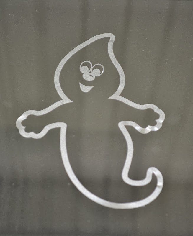 Make It Scrappin : Frosted Vinyl Ghosts and Ghouls