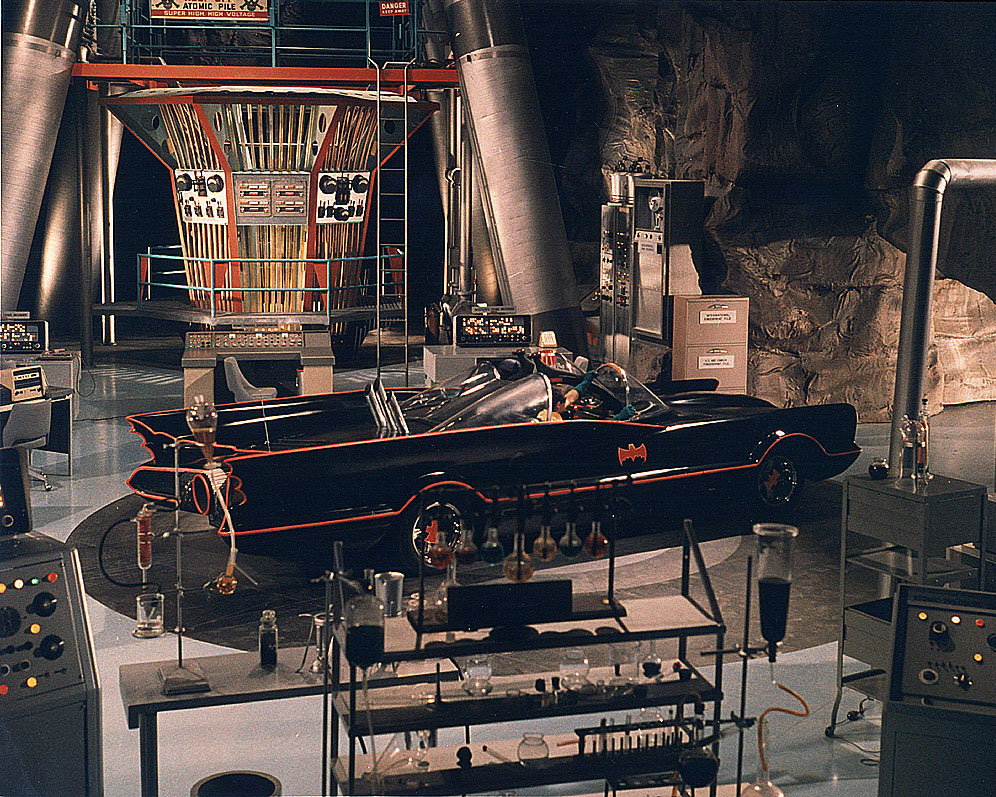 MEU MUNDO DE BRINQUEDOS: BATMAN 1966 - BATCAVERNA (BATCAVE)