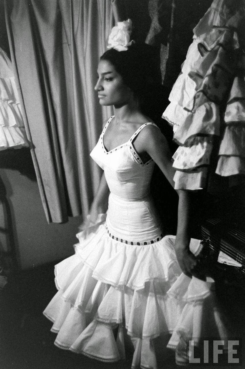 30 Stunning Black and White Photos of Gypsy Dancers in Madrid in 1960 ...