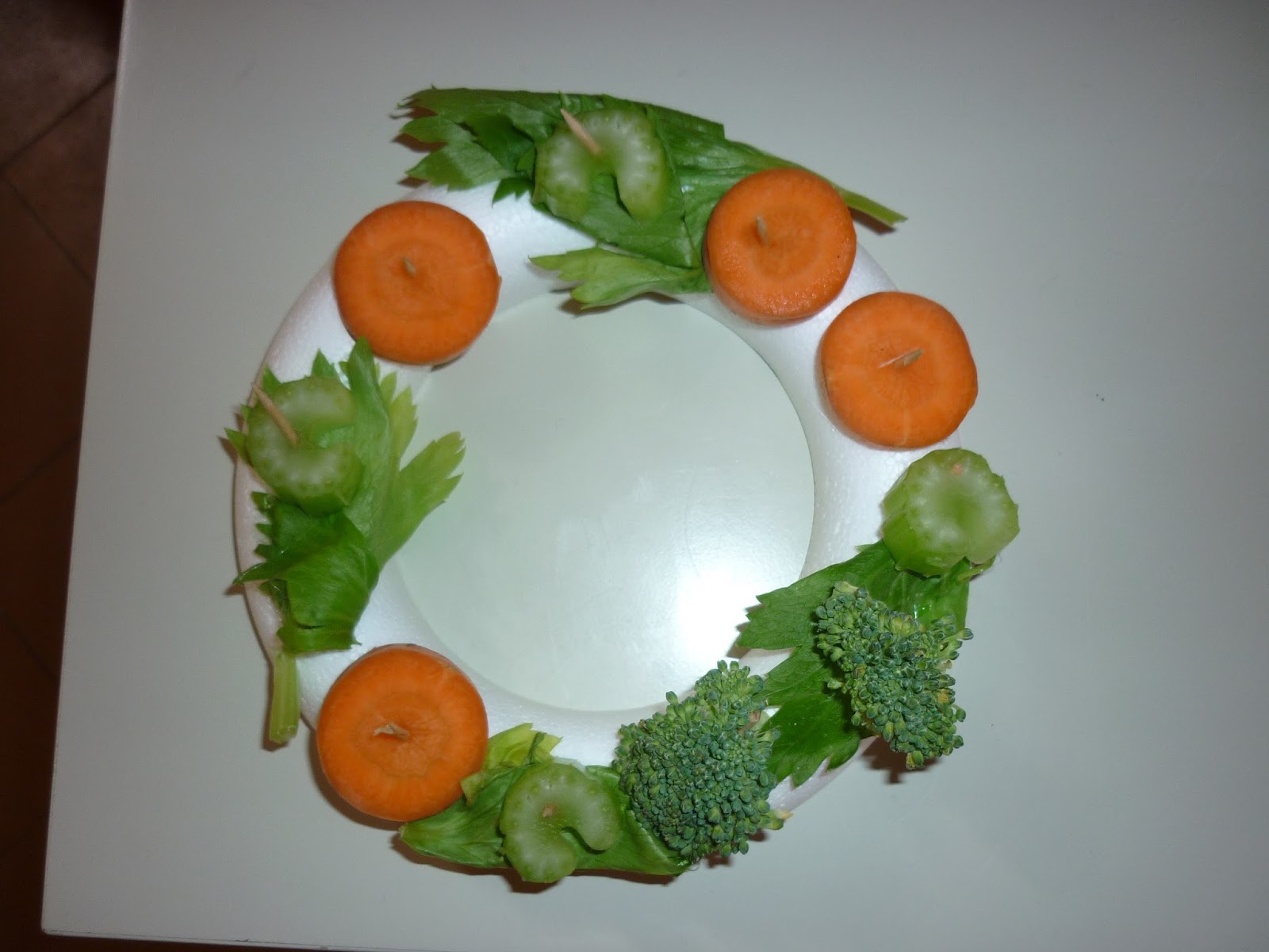 de vlinder- en rupsenklas: maken van een groentenkrans met het ...