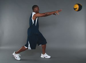 Teknik Chest Pass (Operan Setinggi Dada) Dalam Permainan Bola Basket ...