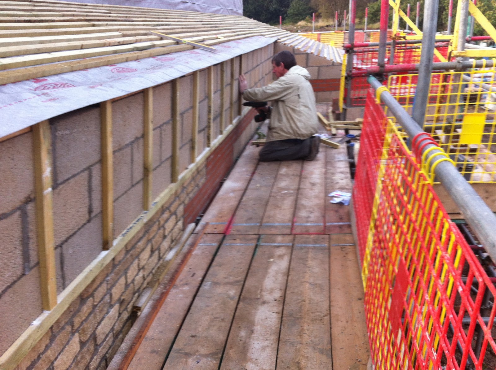 sustainable garden: fixing cedar boarding