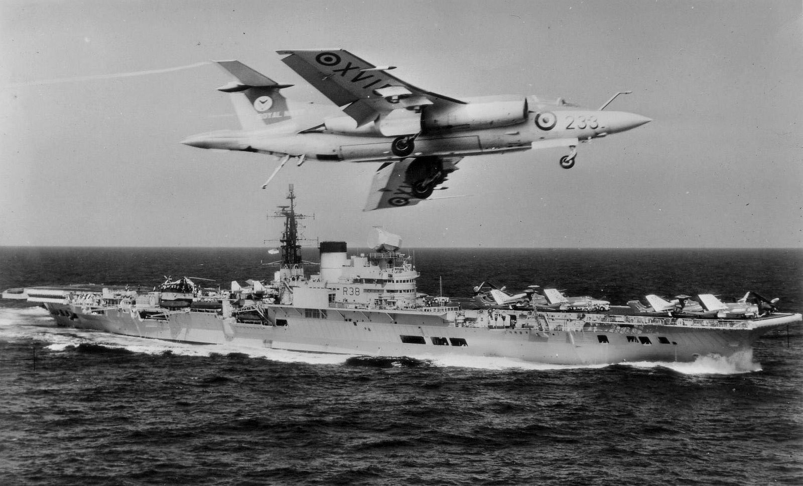 HMS Victorious (R38) tras ser reformado (1960)