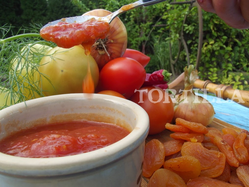 Tortilla: POMIDORŲ PADAŽAS SU DŽIOVINTAIS VAISIAIS