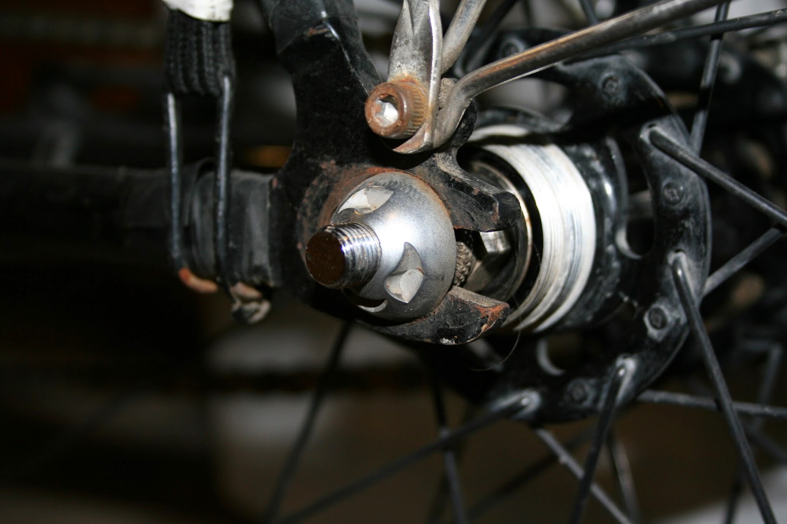 bike blog or die: Product Review: Delta Hublox vs Pinhead