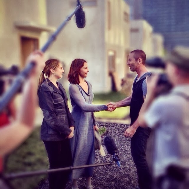 The Divergent Life: NEW Behind the Scenes Photo from the DIVERGENT Set ...