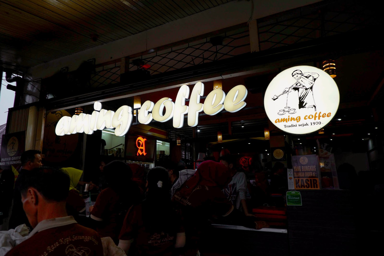 Ngopi Bareng Pak Jokowi di Warkop Aming