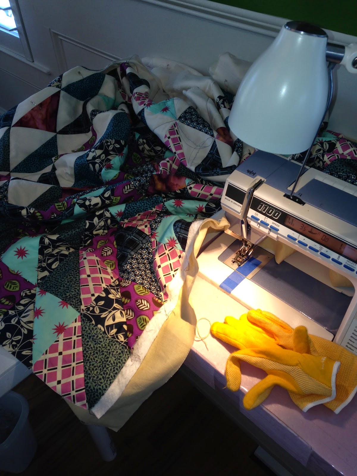 Pedal Sew Lightly: Help-Mystery Ikea Fabric