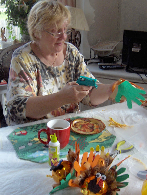 Somethings Old, New, Green, Redo!: Kid's Crafts:Roly-Poly Turkeys for ...