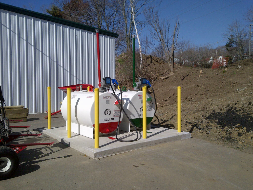 Bobs Shop: Inside fuel can storage