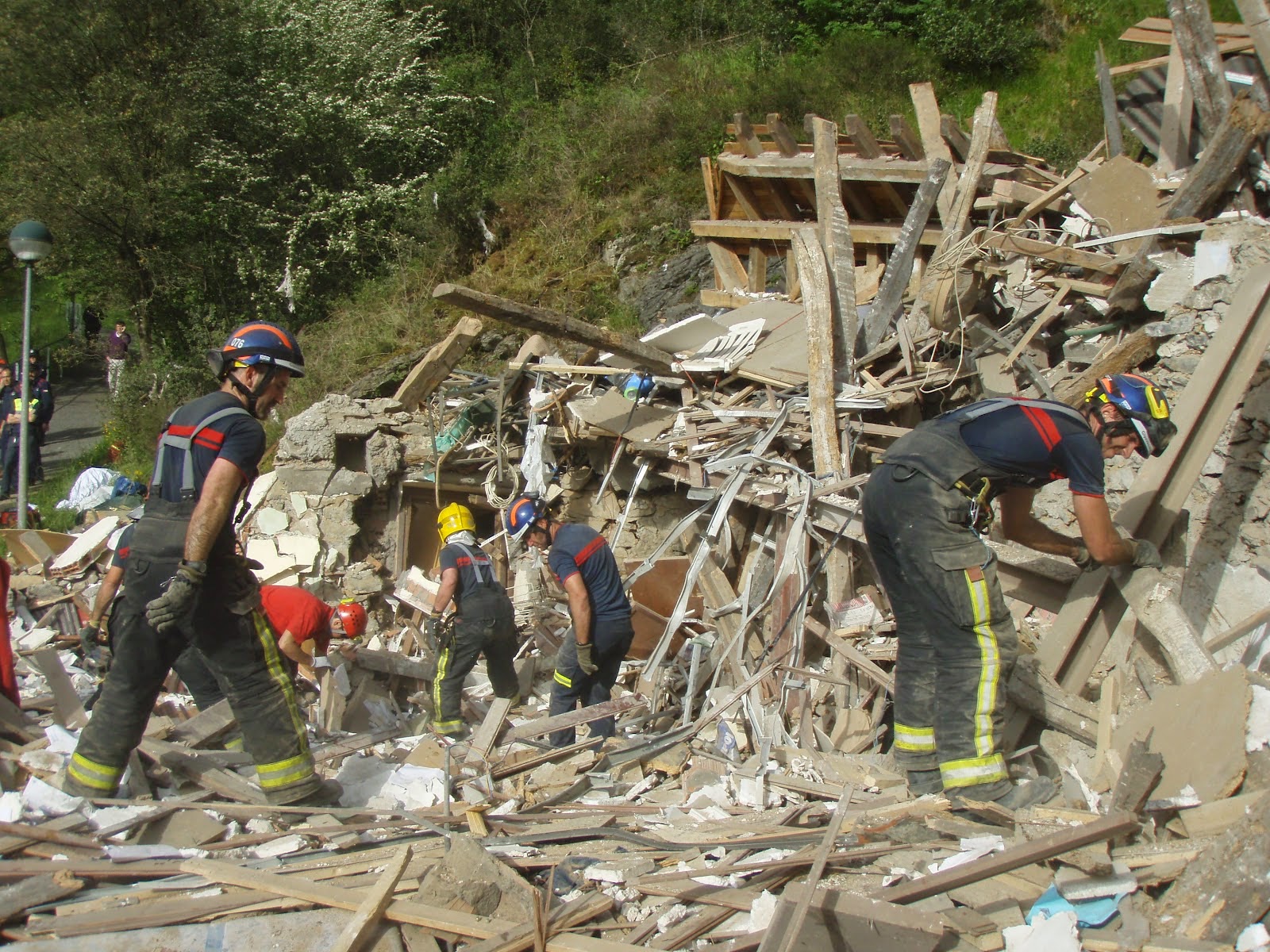 tenicnicas y procedimientos de rescate : BREC (Búsqueda y Rescate en ...