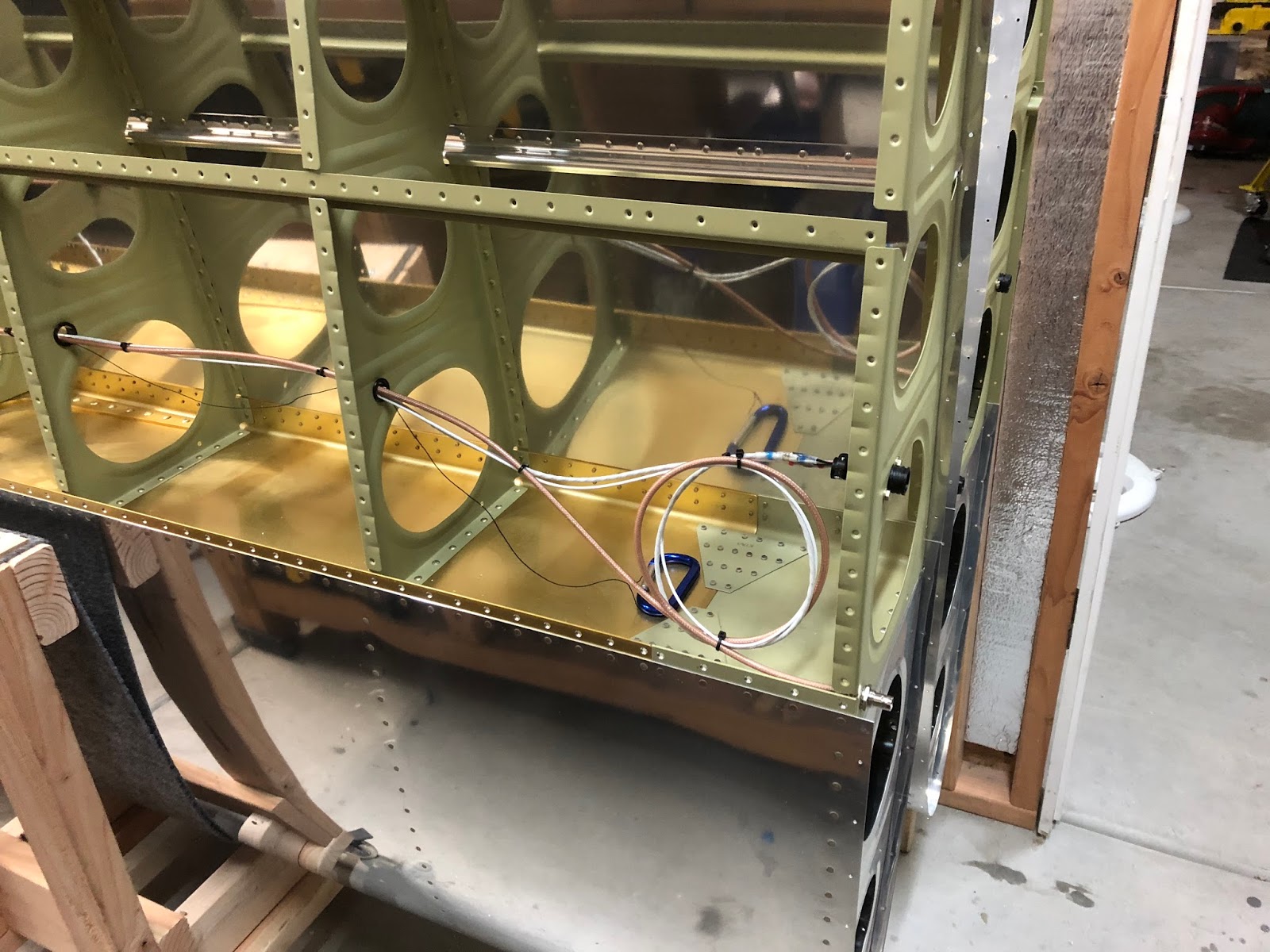 Wingtip light connectors | Van's Air Force