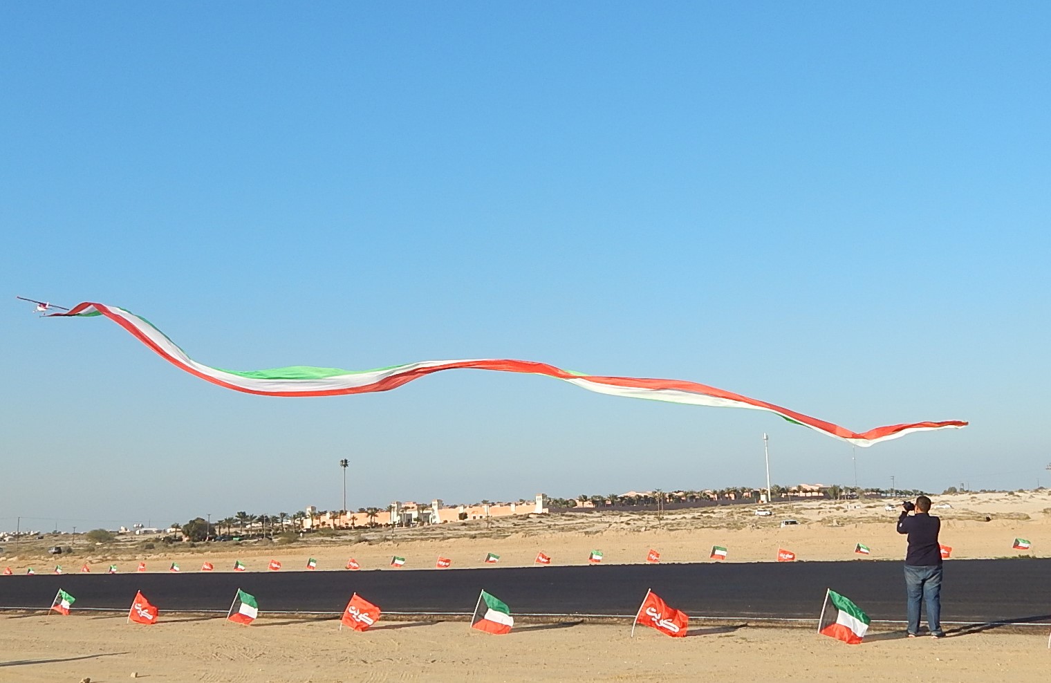 Kuweight 64: LONGEST FLAG IN THE WORLD - KUWAIT FLAG MAKES GUINNESS ...