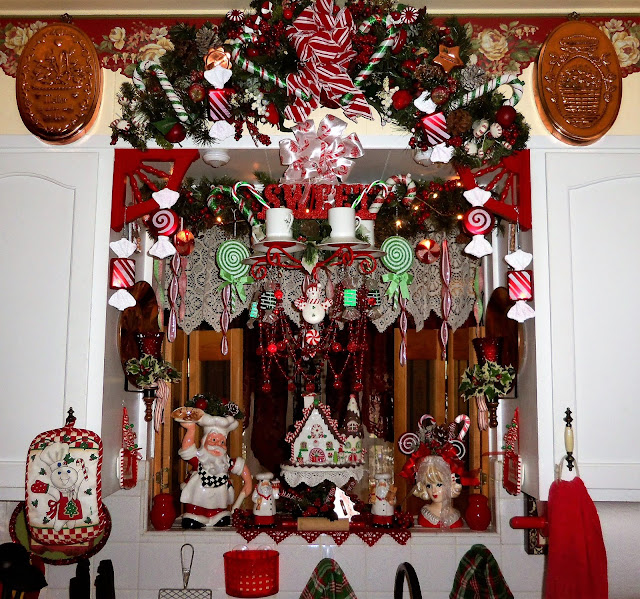 A DEBBIE-DABBLE CHRISTMAS: Gingerbread and Candy Christmas Kitchen ...