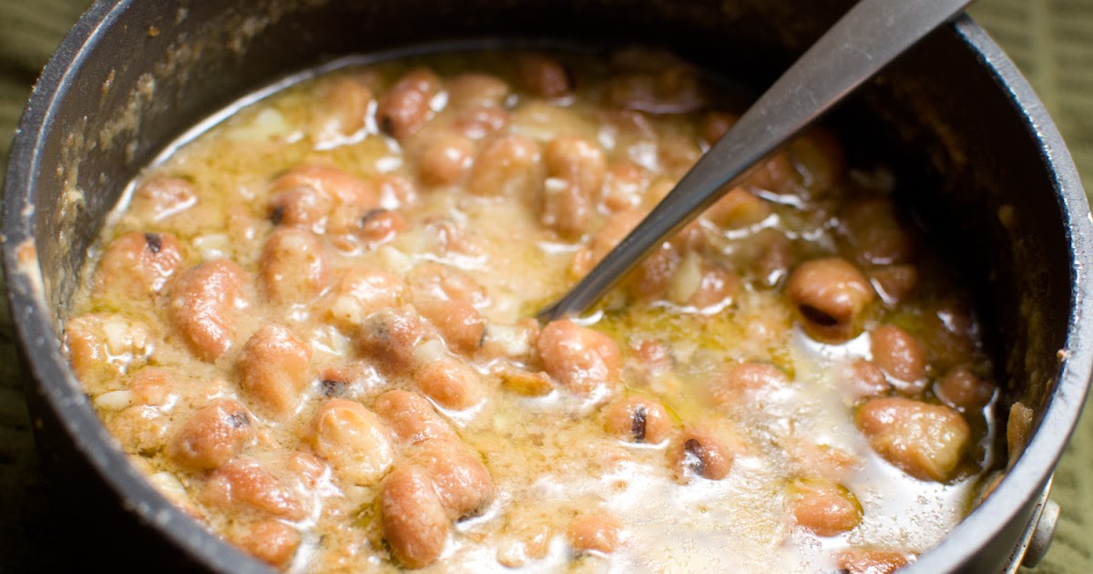 Spicy Ful Mudammas (Fava Beans) With Olive Oil and Chili Recipe ...