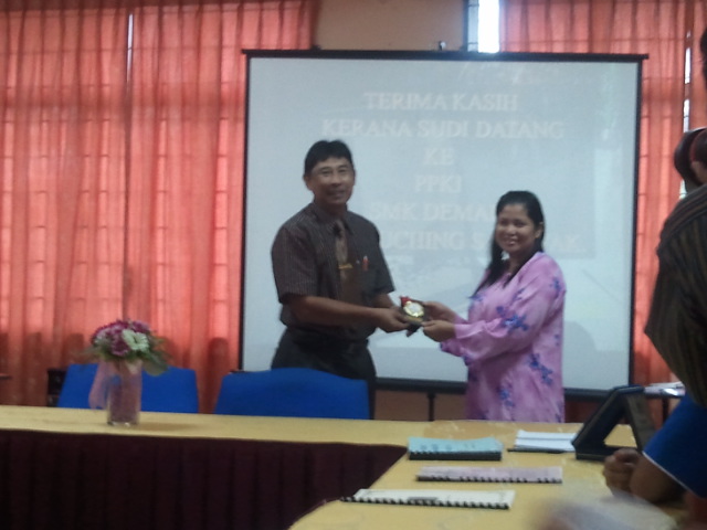 CaTaTaN JeMaRi ..AnAk PaNtAi..: Sekitar lawatan dari guru dan murid ...
