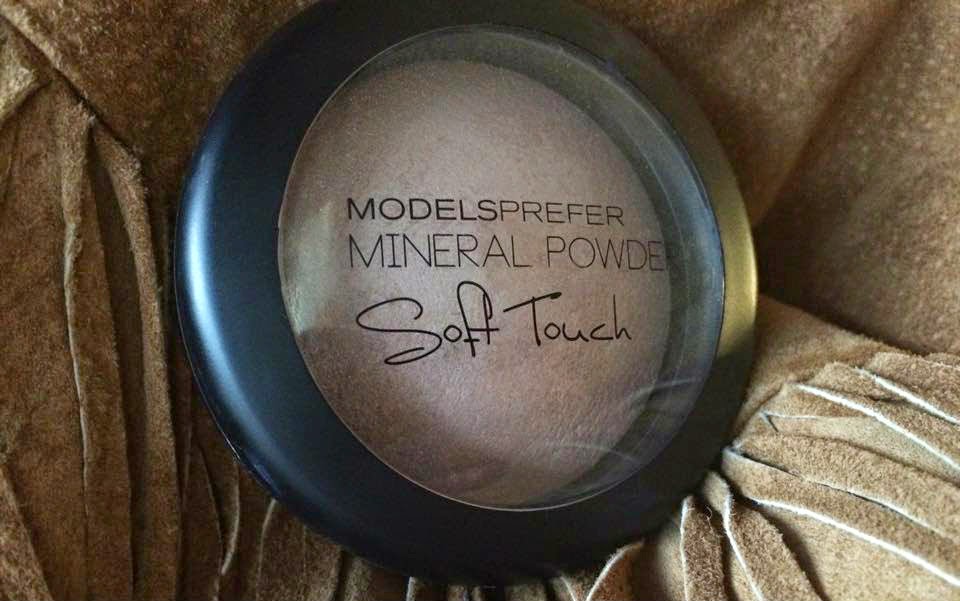 Review | Models Prefer Soft Touch Mineral Powder in Soft Focus | Gidget ...