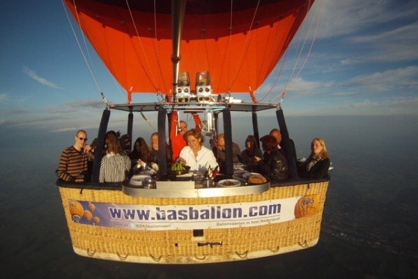 Unique! Restaurants in upper air balloon in netherlands | World of Travel